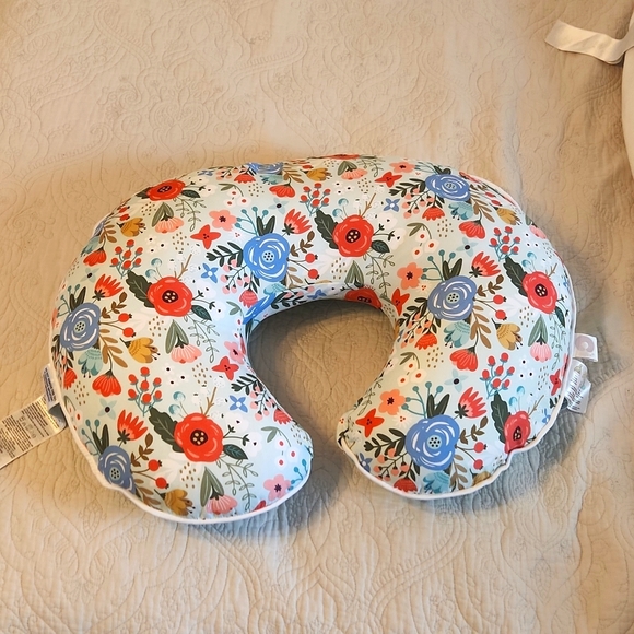 Boppy | Other | Boppy Nursing Pillow Original With Brand New Mint ...